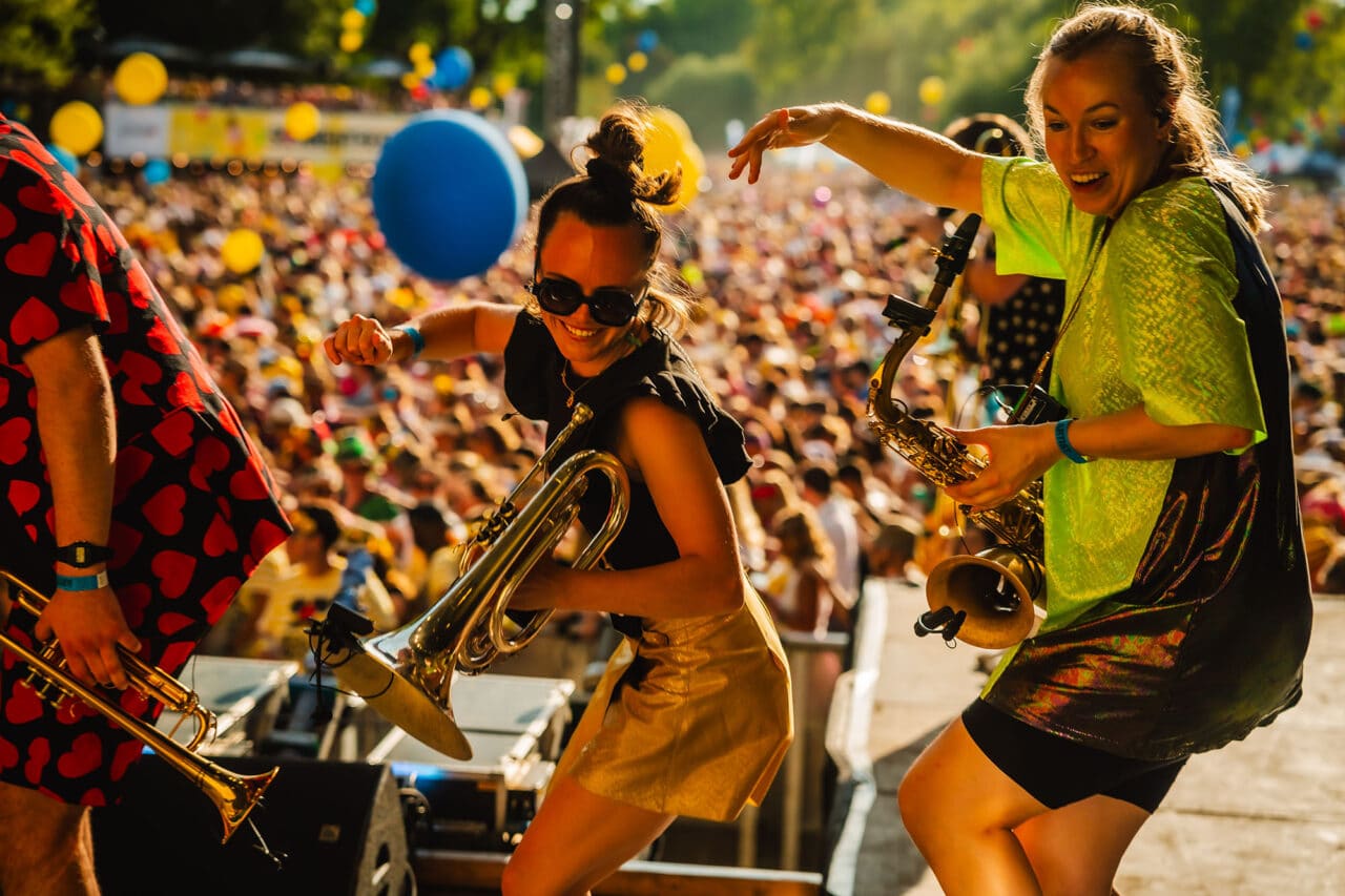 Jeck im Sunnesching das Sommerfestival im Rheinland